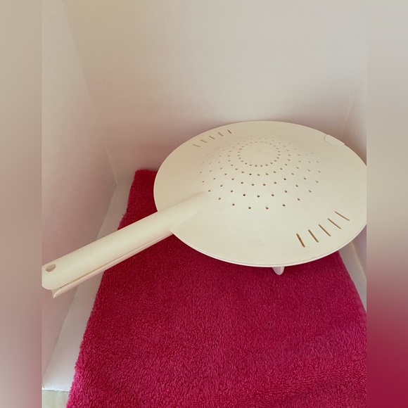 Tupperware | Kitchen | Tupperware Large 2piece Locking Lid White ...